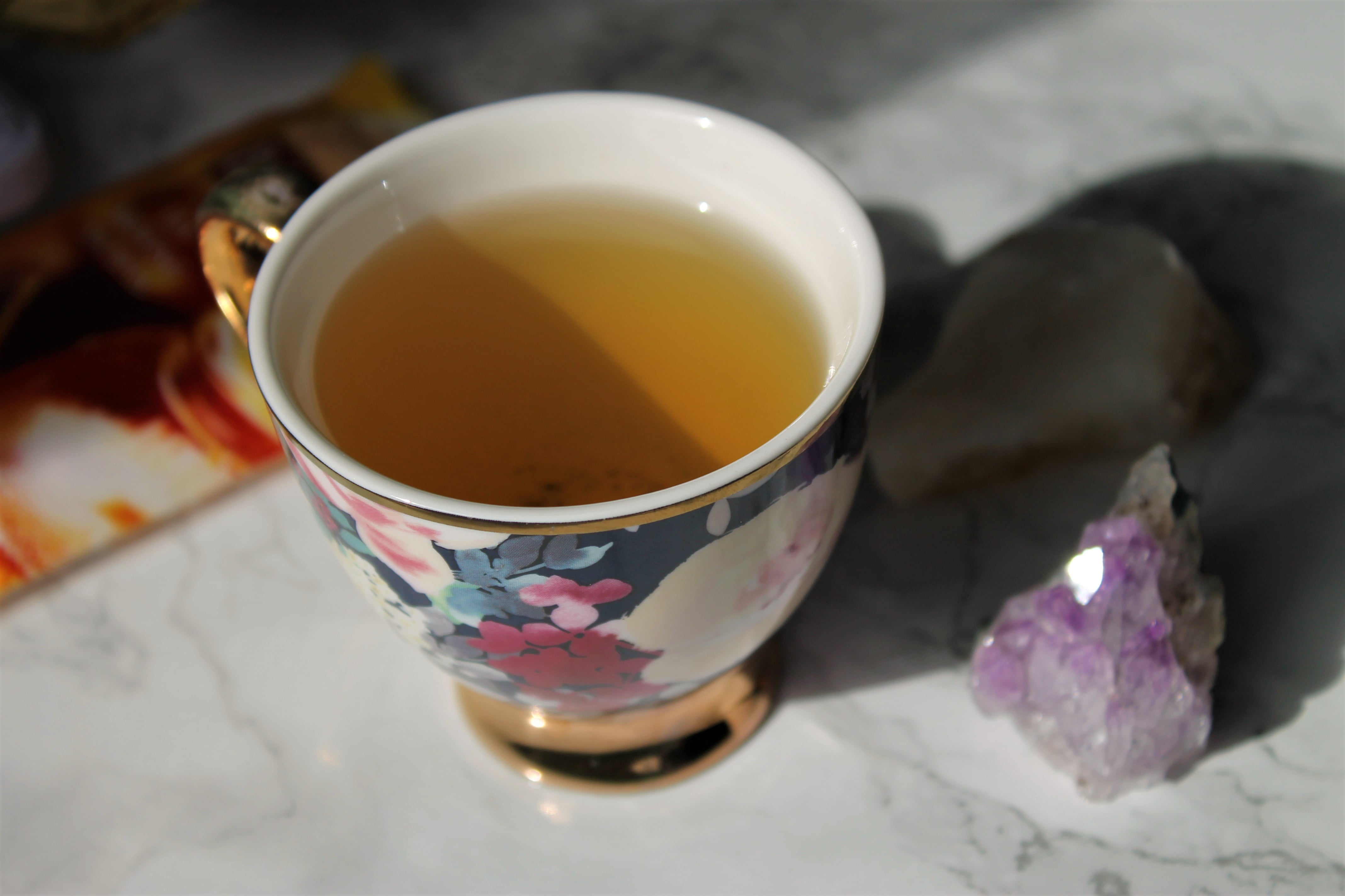 Basilur White Moon Tea Review | Izzy's Corner Tea Reviews