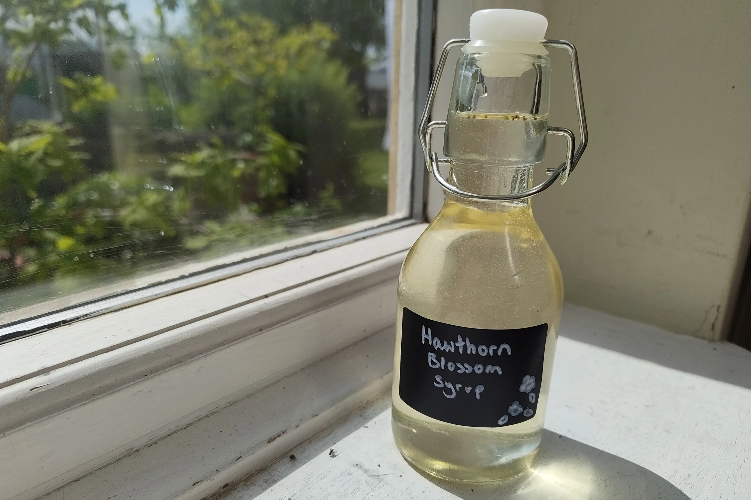 Hawthorn Blossom Syrup Recipe (Natural Almond Flavour) | IW